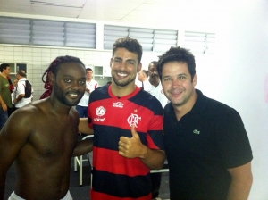 Cauã Reymond e Murilo Benício visitam vestiário do Fla - Flamengo