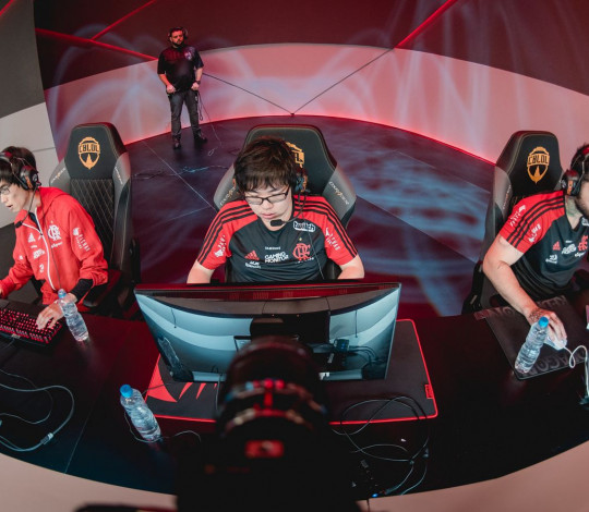 Flamengo eSports vence novamente e cola na liderança do CBLoL - Flamengo