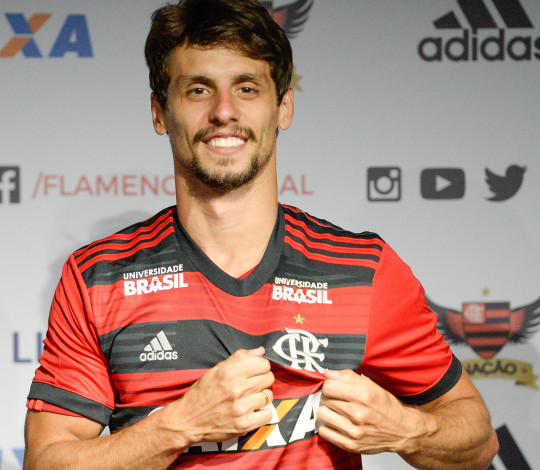 Flamengo apresenta oficialmente Rodrigo Caio, primeiro reforço de 2019 ...
