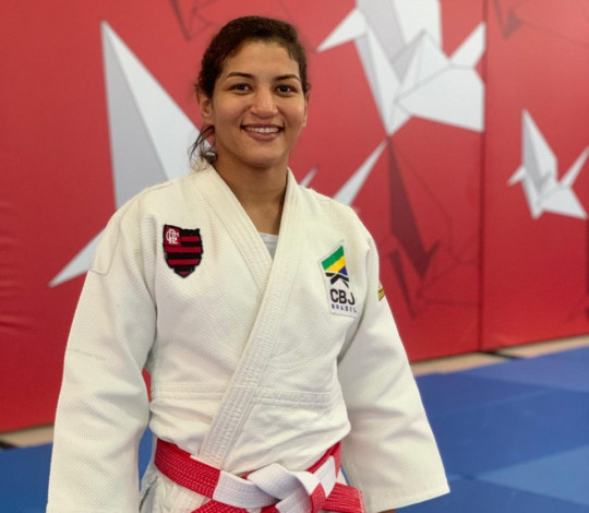 Campeã olímpica Sarah Menezes recebe o 6° Dan (Kodansha) - Flamengo Campeã olímpica Sarah Menezes recebe o 6° Dan (Kodansha) - Flamengo