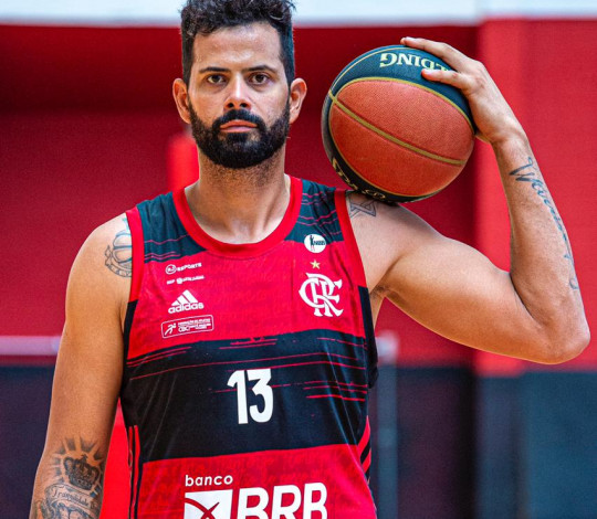 Vitor Faverani é a primeira contratação do FlaBasquete para a temporada ...
