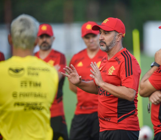 Elenco rubro-negro se reapresenta e tem primeiro contato com o técnico ...